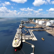 Energy Transfer boosts earnings, mulls new Permian pipe